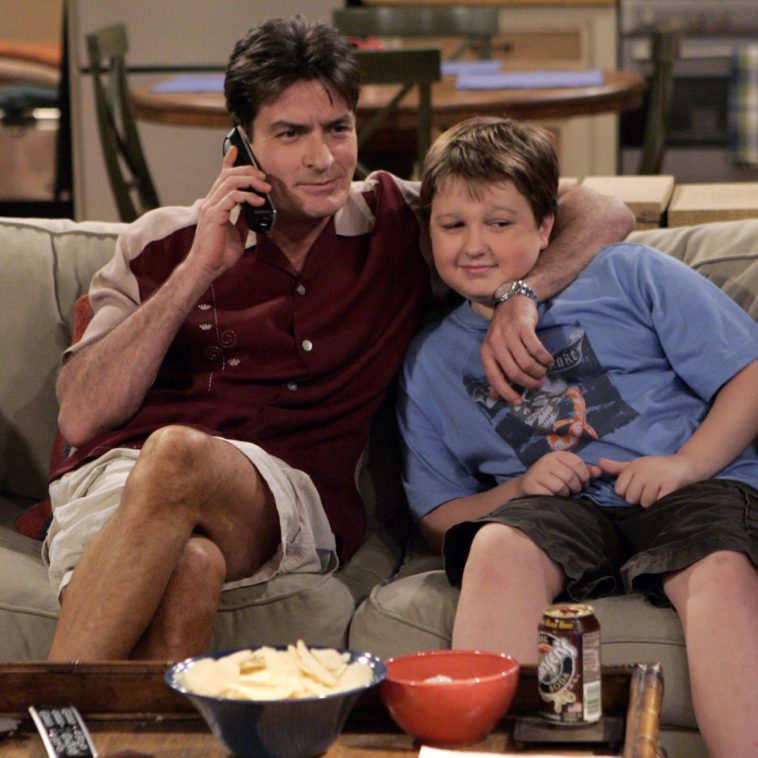 Charlie Harper Costume - Twho and A Half Men Fancy Dress